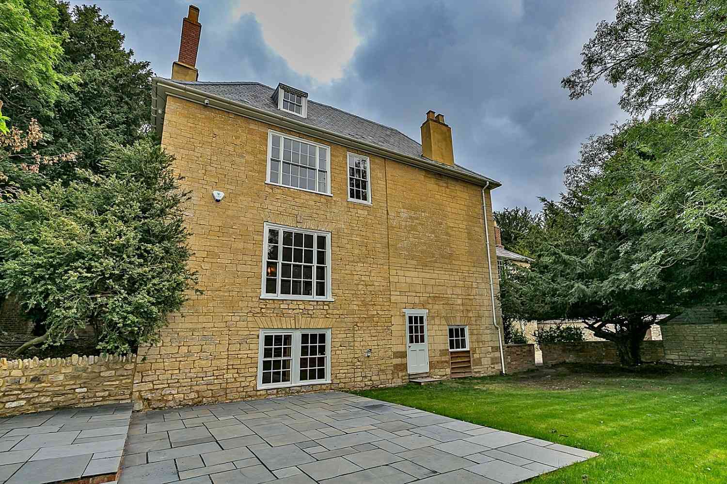 Stoney Manor | Group Accommodation in Milton Keynes
