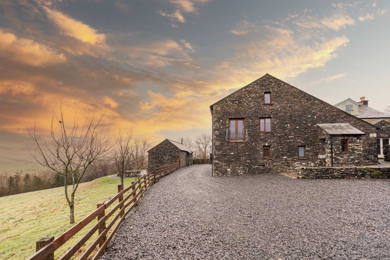 Party Houses with Games Rooms - Party Houses UK