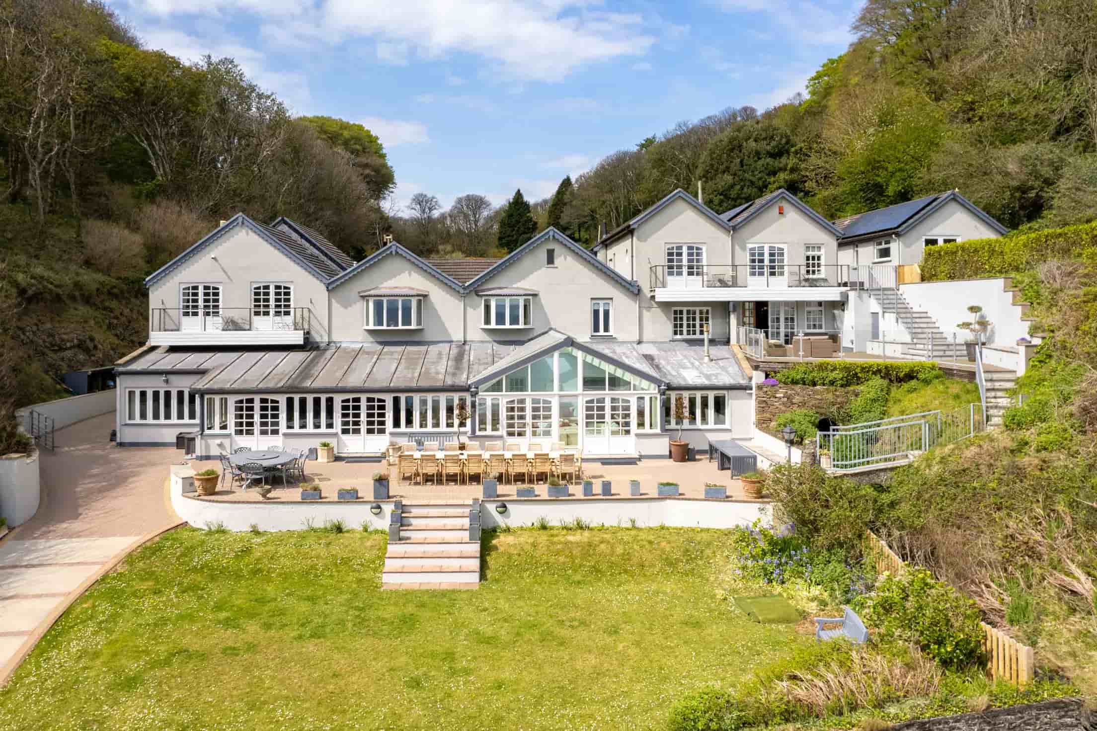 Party Houses with Games Rooms - Party Houses UK